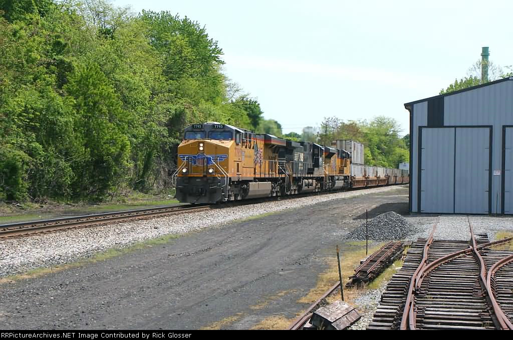 Union Pacific Led 213 @ 1207 hrs